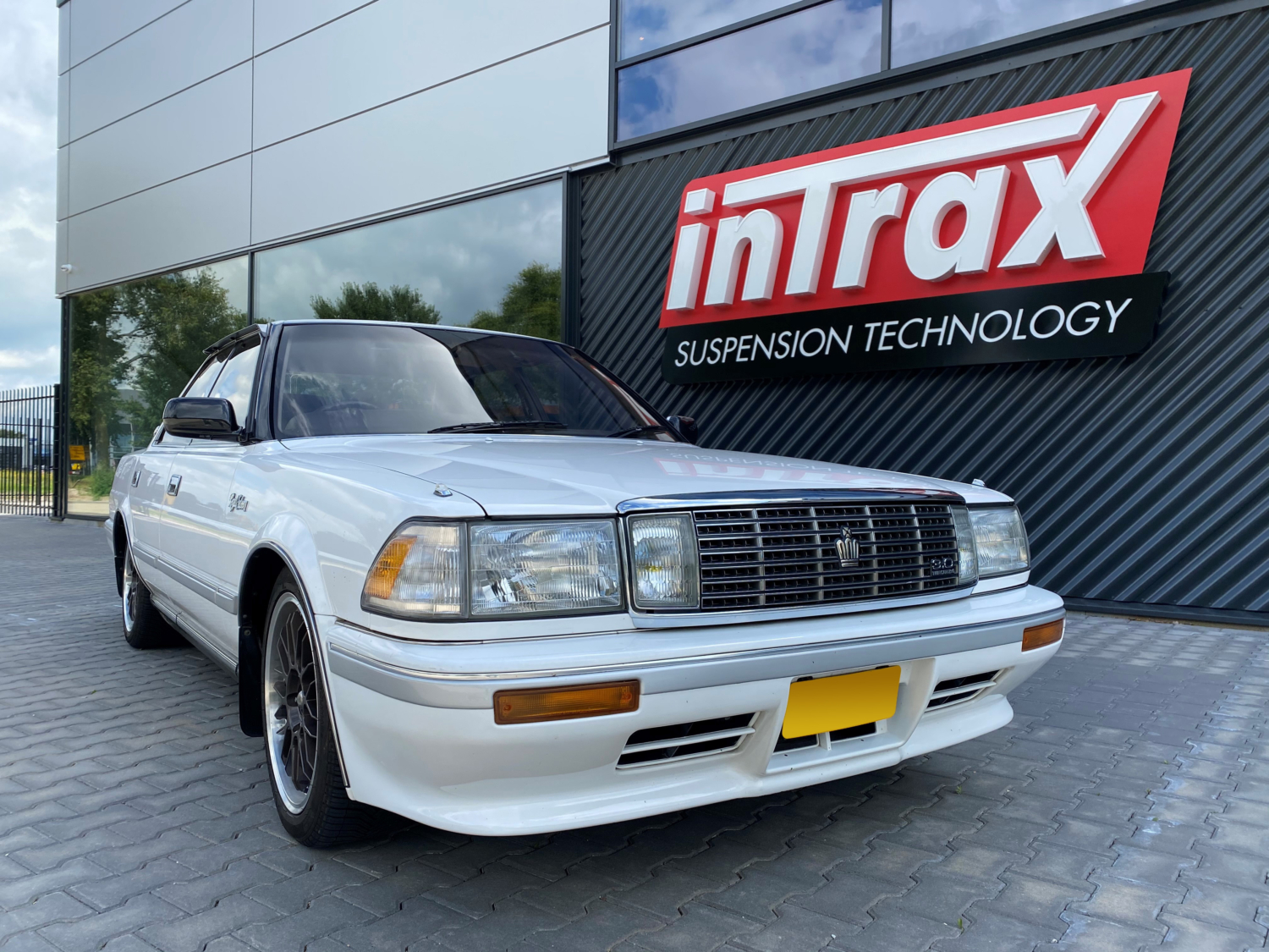 Crown, 8th Generation Archieven - Intrax Suspension Technology